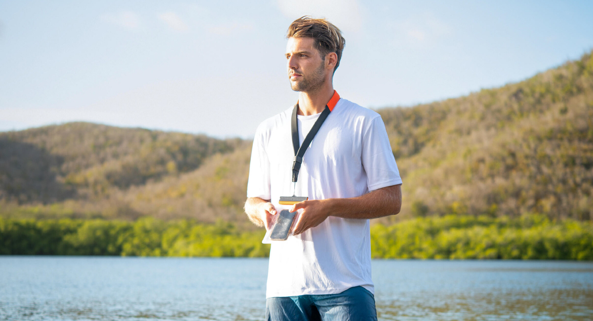 Decathlon IPX8 Water Sports Waterproof Phone Pouch (Tactile Efficiency ...