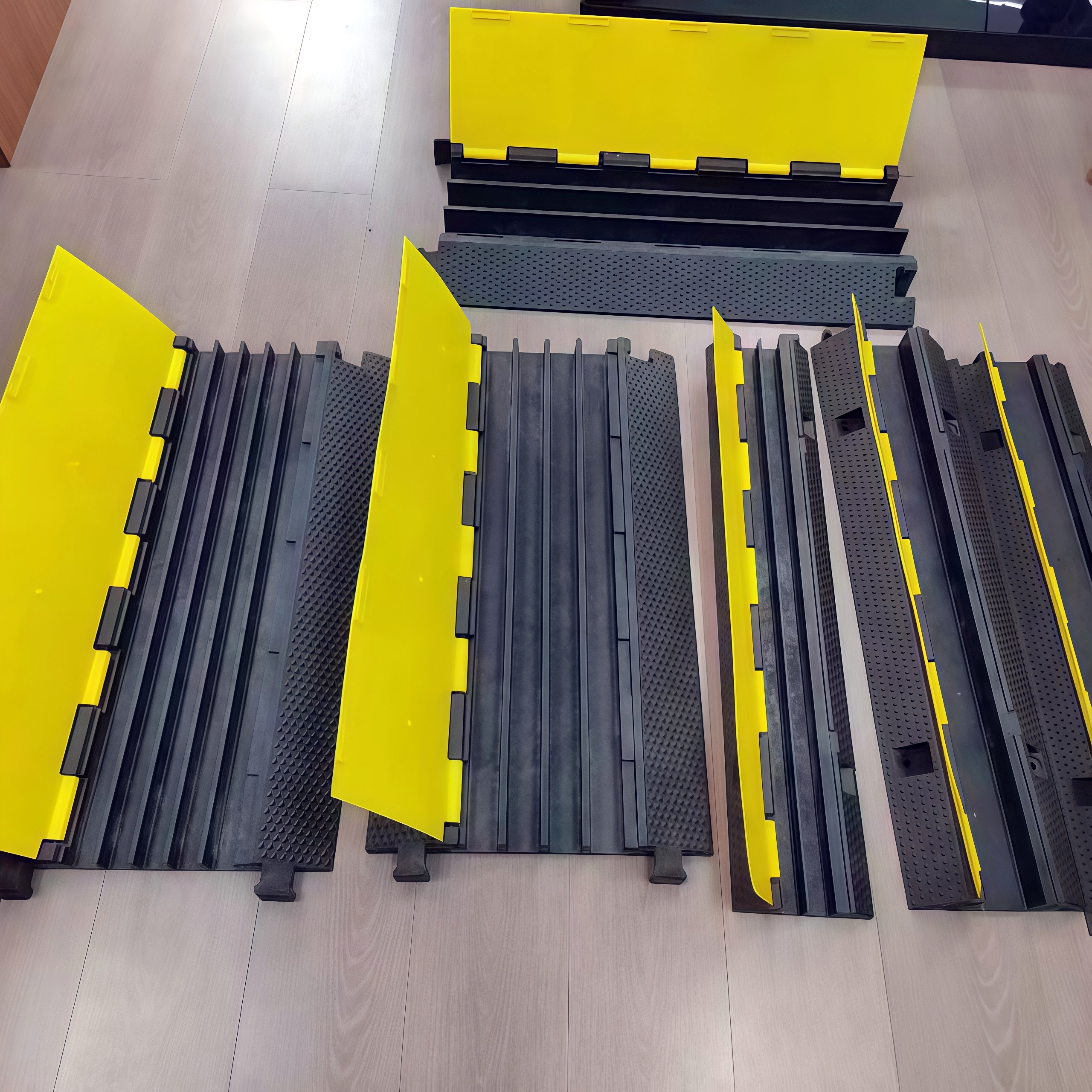 Heavy Duty Rubber Cable Hump road Speed Bump Hump 1/2/3/5 Line Cable ...