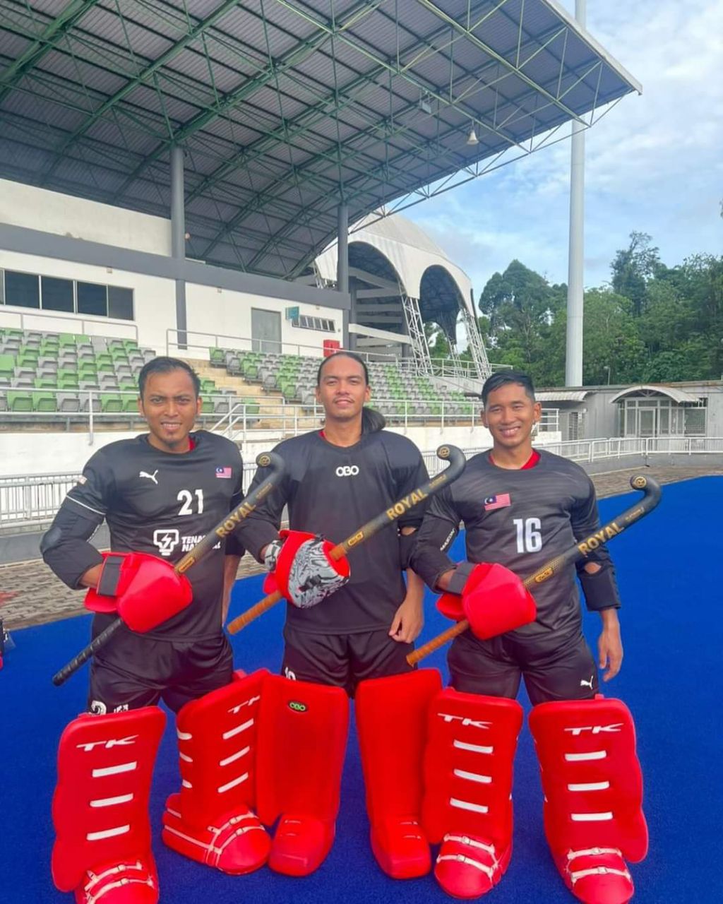 💯READY STOCK💯 LOW BOW ROKU Hockey ROYAL EDITION Stick New Edition 2024 ...