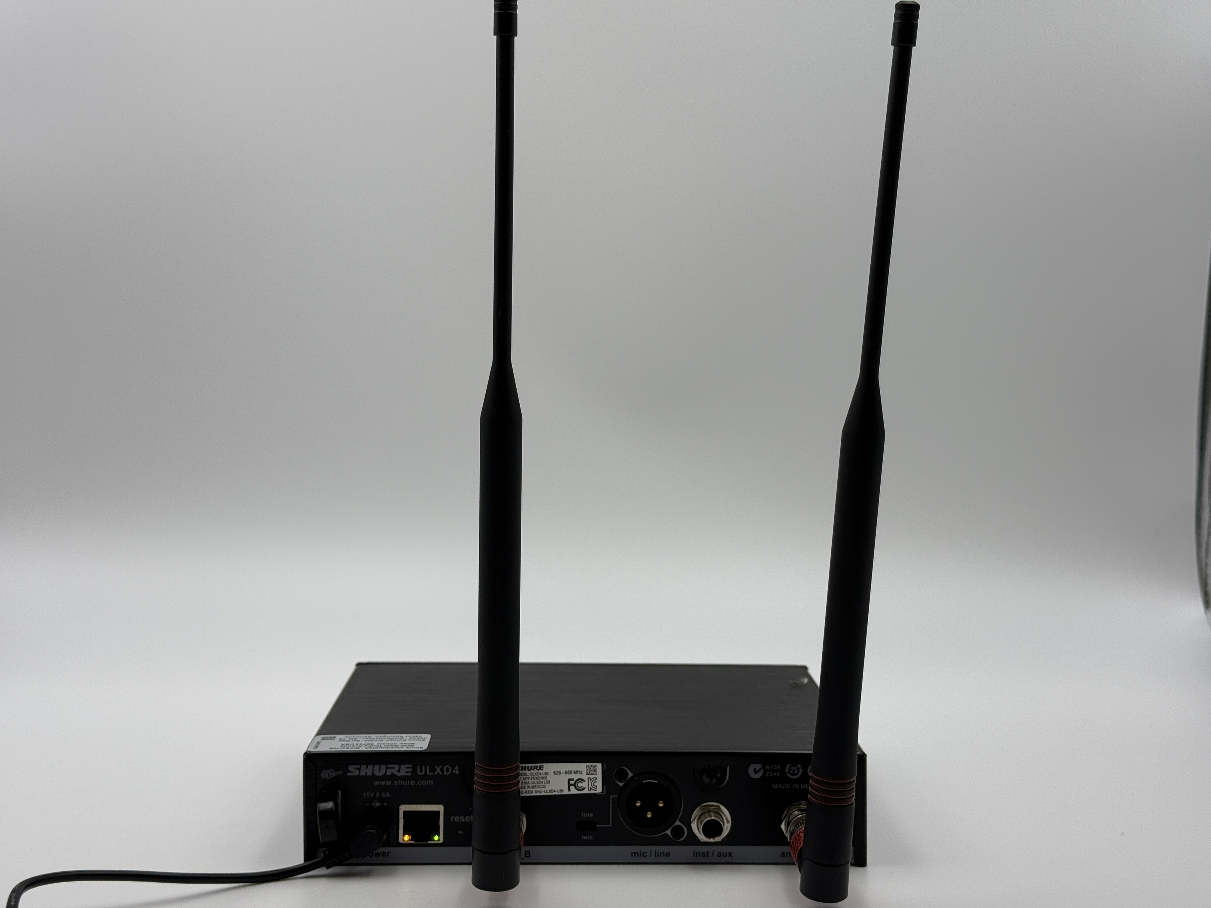 ULXD4/ULXD2 With Beta58A Professional Digital UHF Wireless Mirophone System | Shopee Malaysia