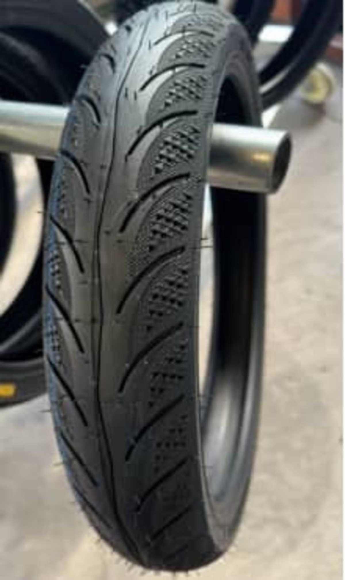 FREEGIFT Tayar scooter 14 motor tubeless tire 709014 bunga Diamond ...