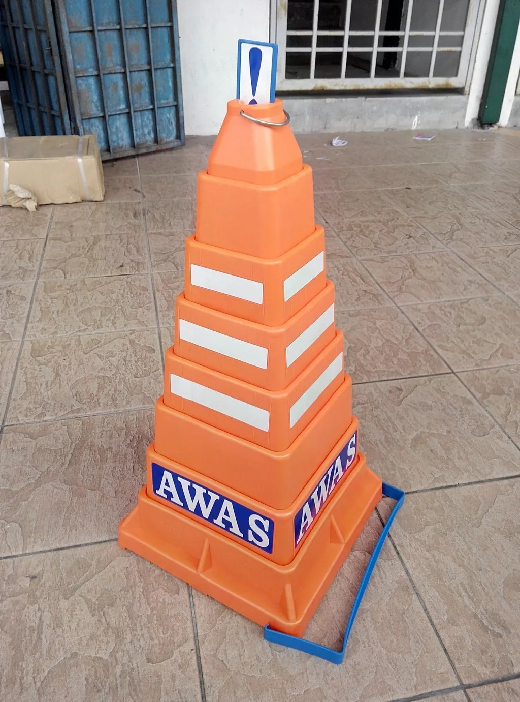 AWAS Collapsible Safety Active Square Traffic Cone | Shopee Malaysia