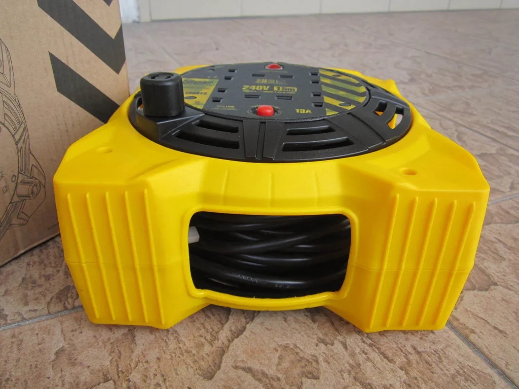 Defender 15mtr x 4-Way Compact Box Cable Reel 240V 13A | Shopee Malaysia