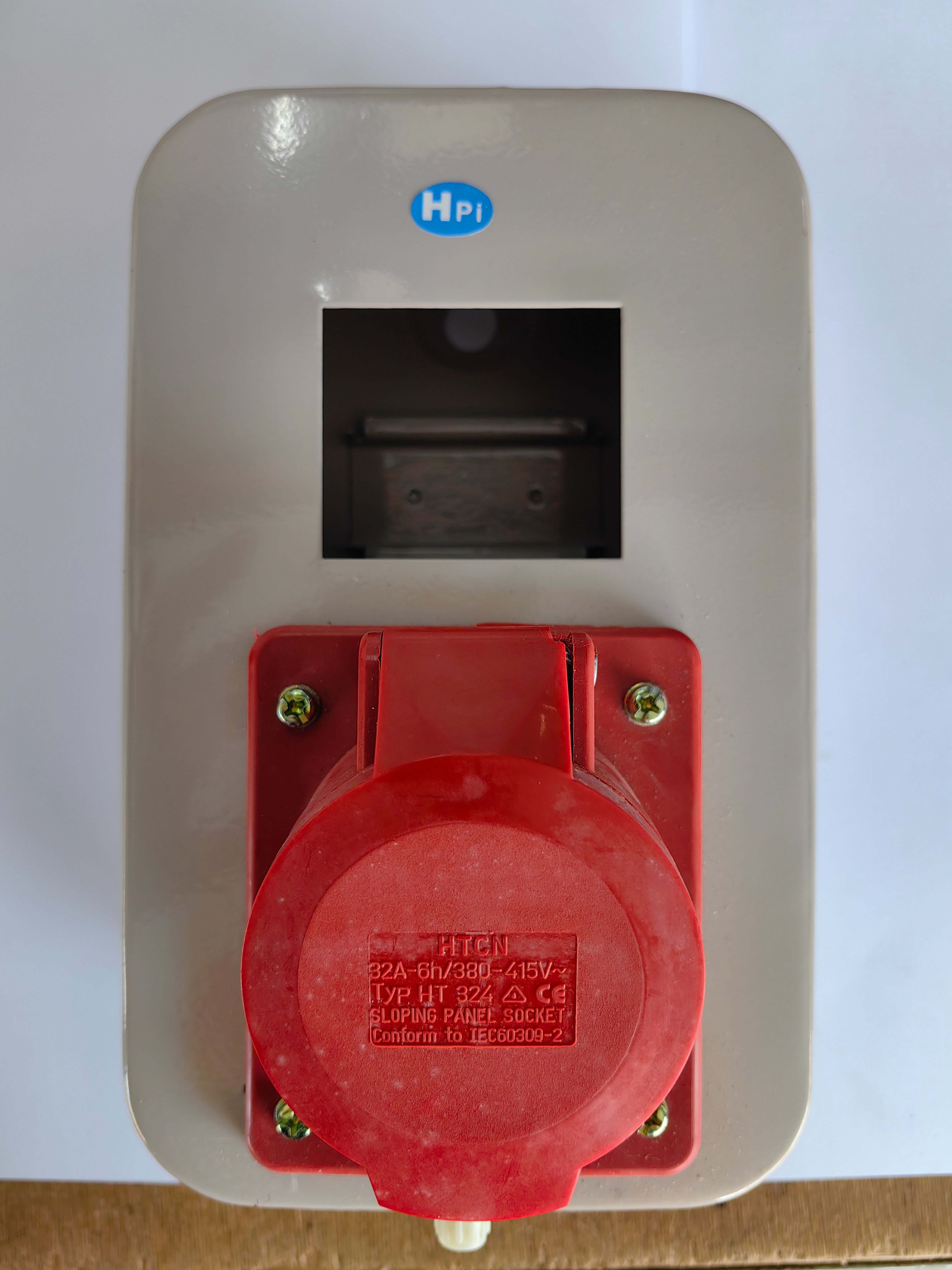 3 POLE MCB METAL CLAD BOX C/W 4 PIN 32A SOCKET | Shopee Malaysia