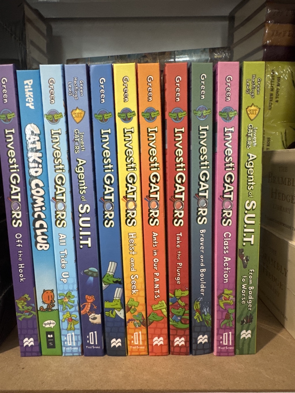 In stock at Johor "Investi GATORS"1-10 books set & update side story ...