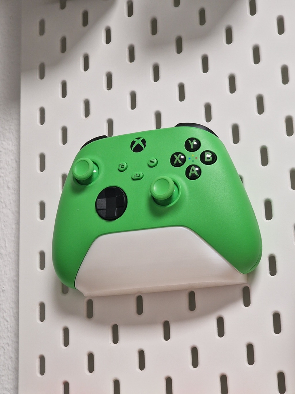 Custom IKEA Skadis Pegboard Controller Custom Xbox Stand mount skadis ...