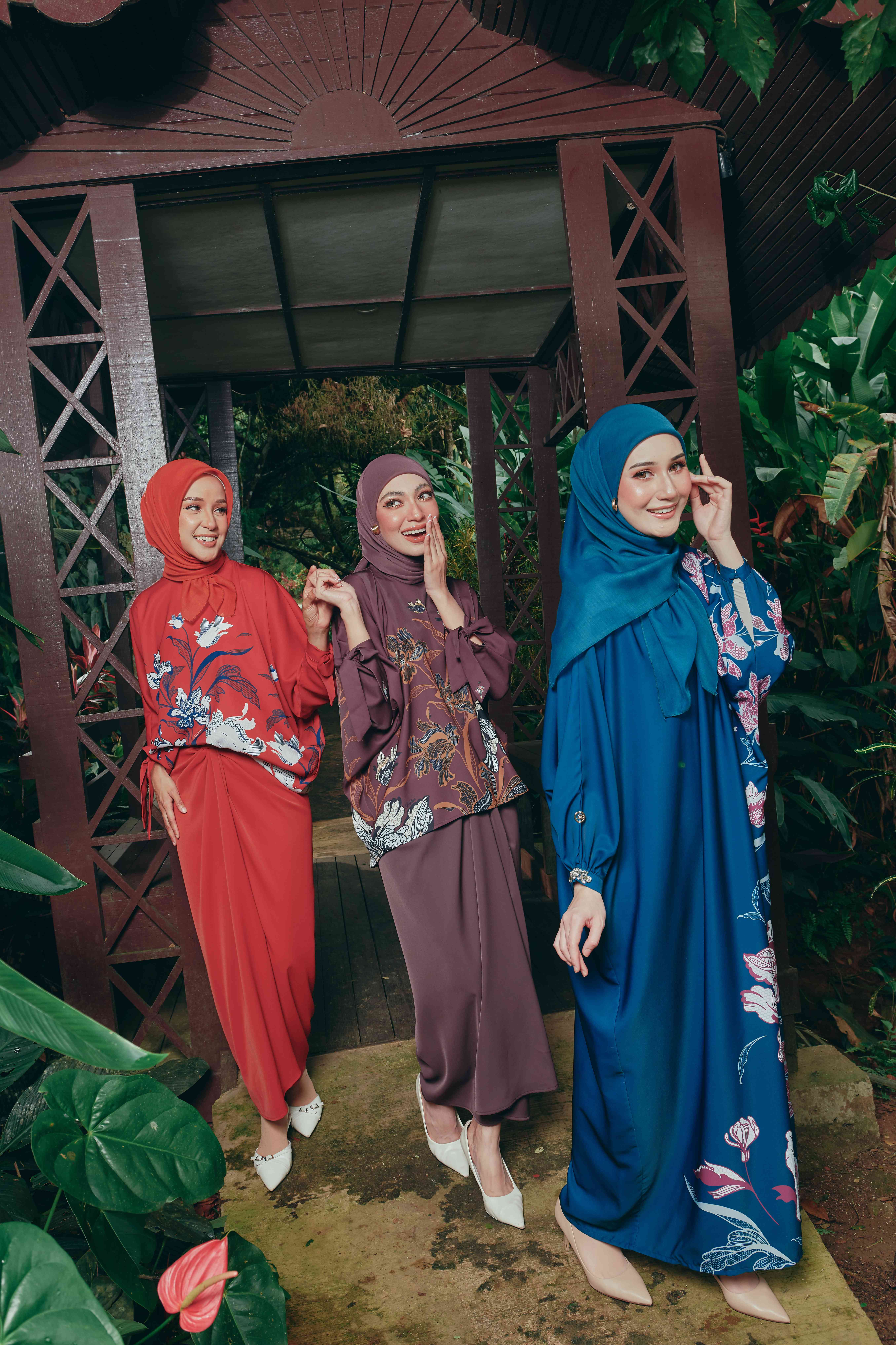 Hyleen Nirmala Kaftan - Kurung Kaftan Bercorak Bunga Eksklusif Dan Kain ...