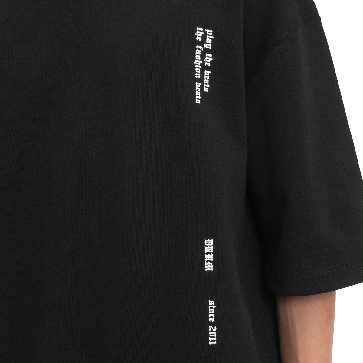 Select Beats Embroidery Oversized Tee- White/Black | Shopee Malaysia