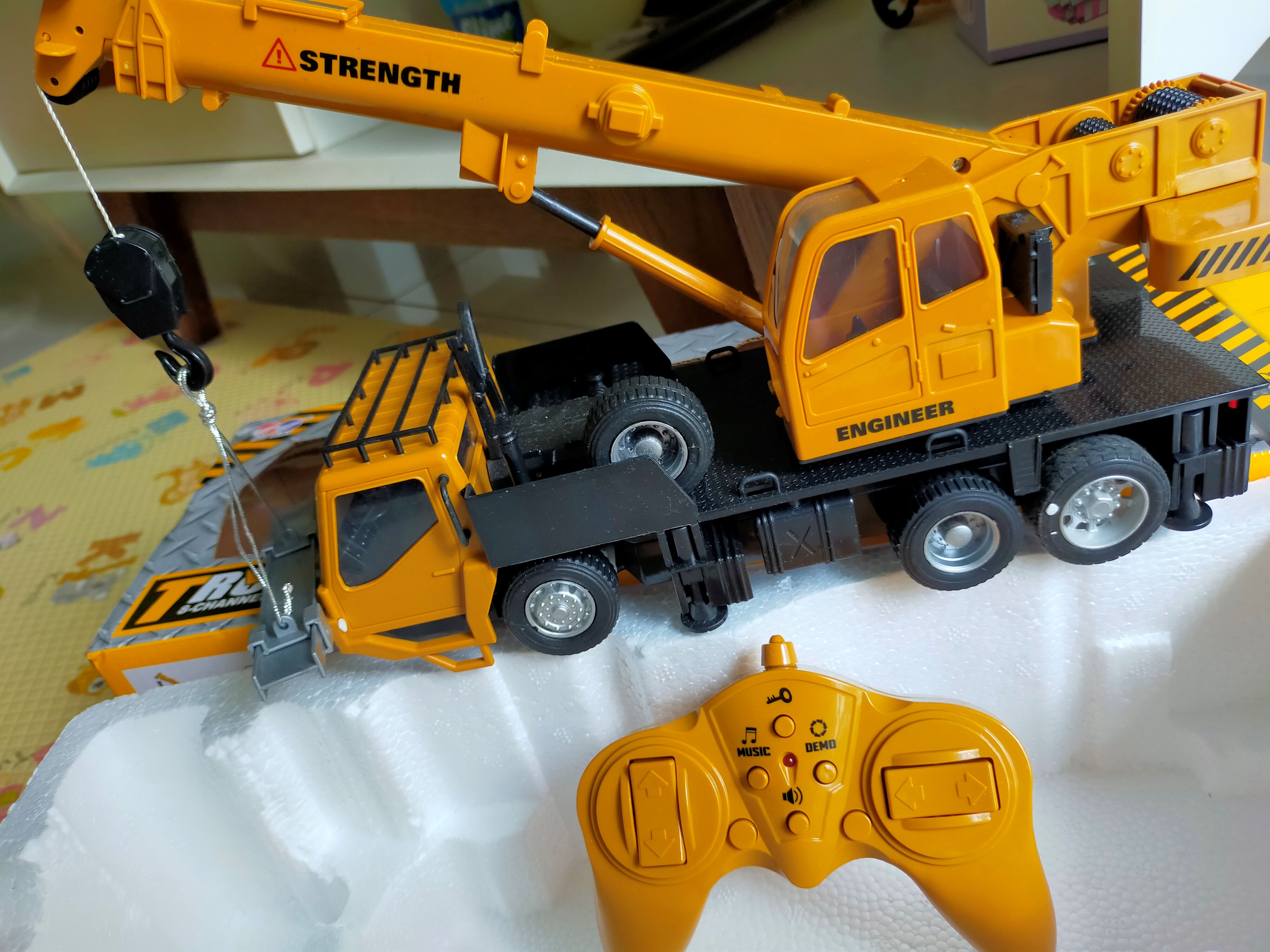 Tower Crane Remote Truck SECOND HAND 遥控起重机 Kren Mainan Pembinaan ...