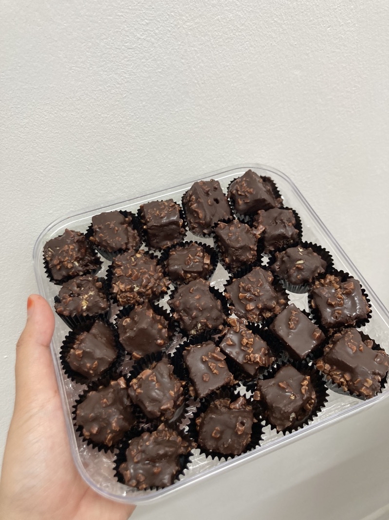 Kuih Batik - Kek batik small bite coated with dark choc | Shopee Malaysia