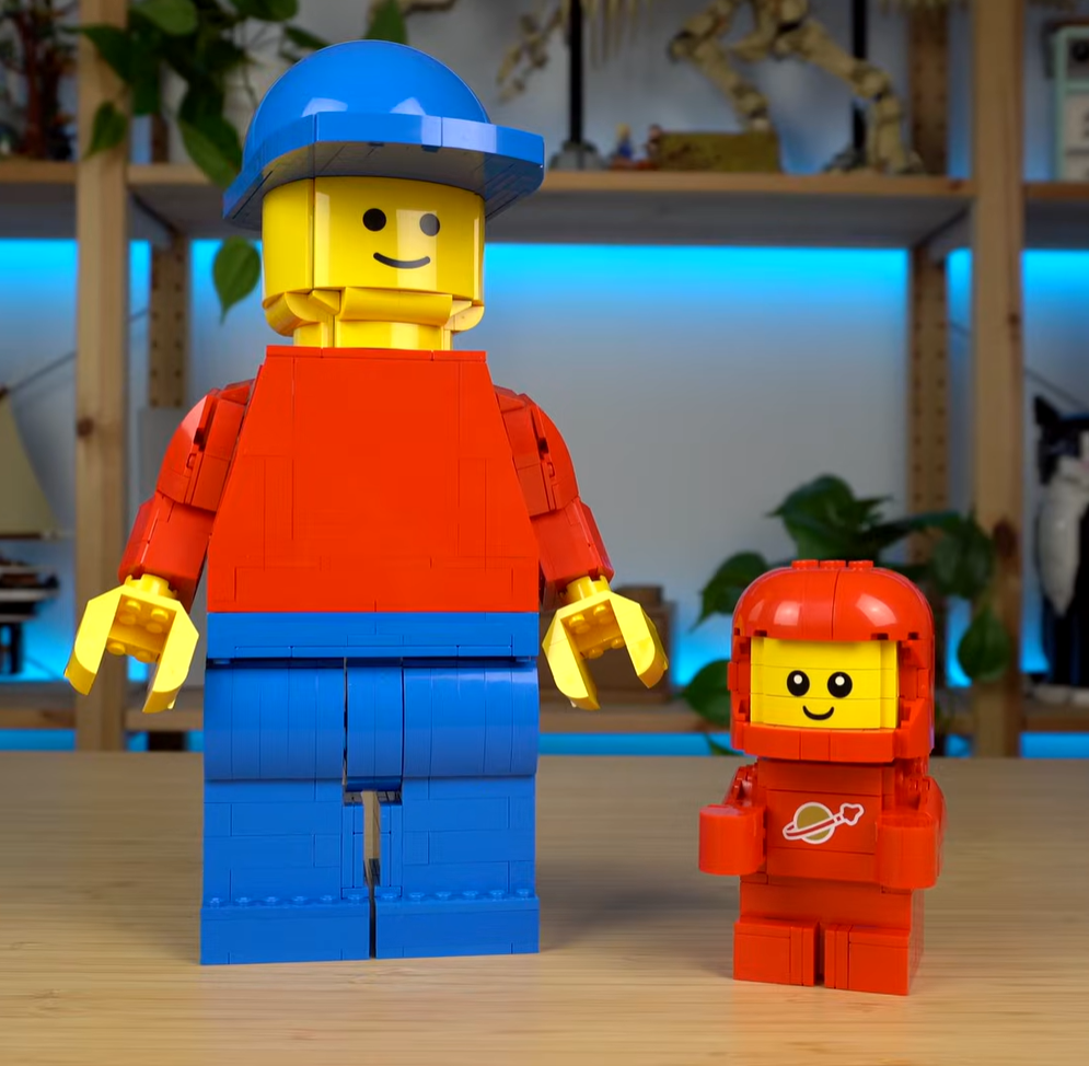 [BricksInBoots] LEGO Up-Scaled Racing Driver Minifigure (40819)(694 ...