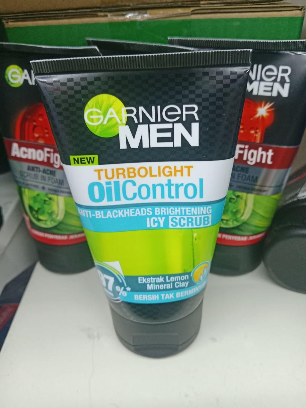 Garnier Men AcnoFight Anti-Acne Scrub In Foam Facial Cleanser 100ml ...