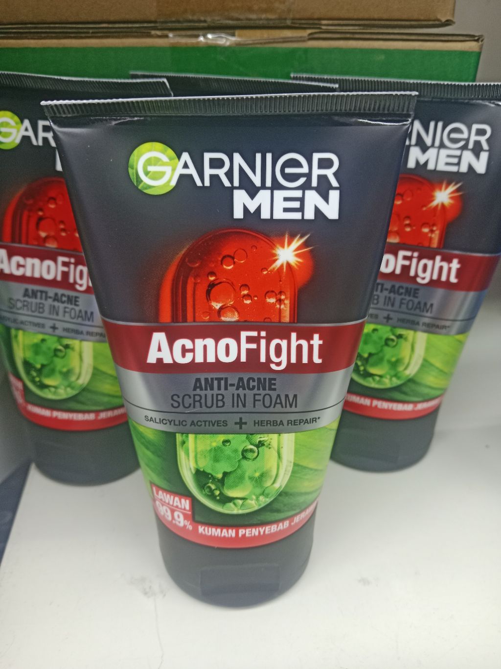 Garnier Men AcnoFight Anti-Acne Scrub In Foam Facial Cleanser 100ml ...