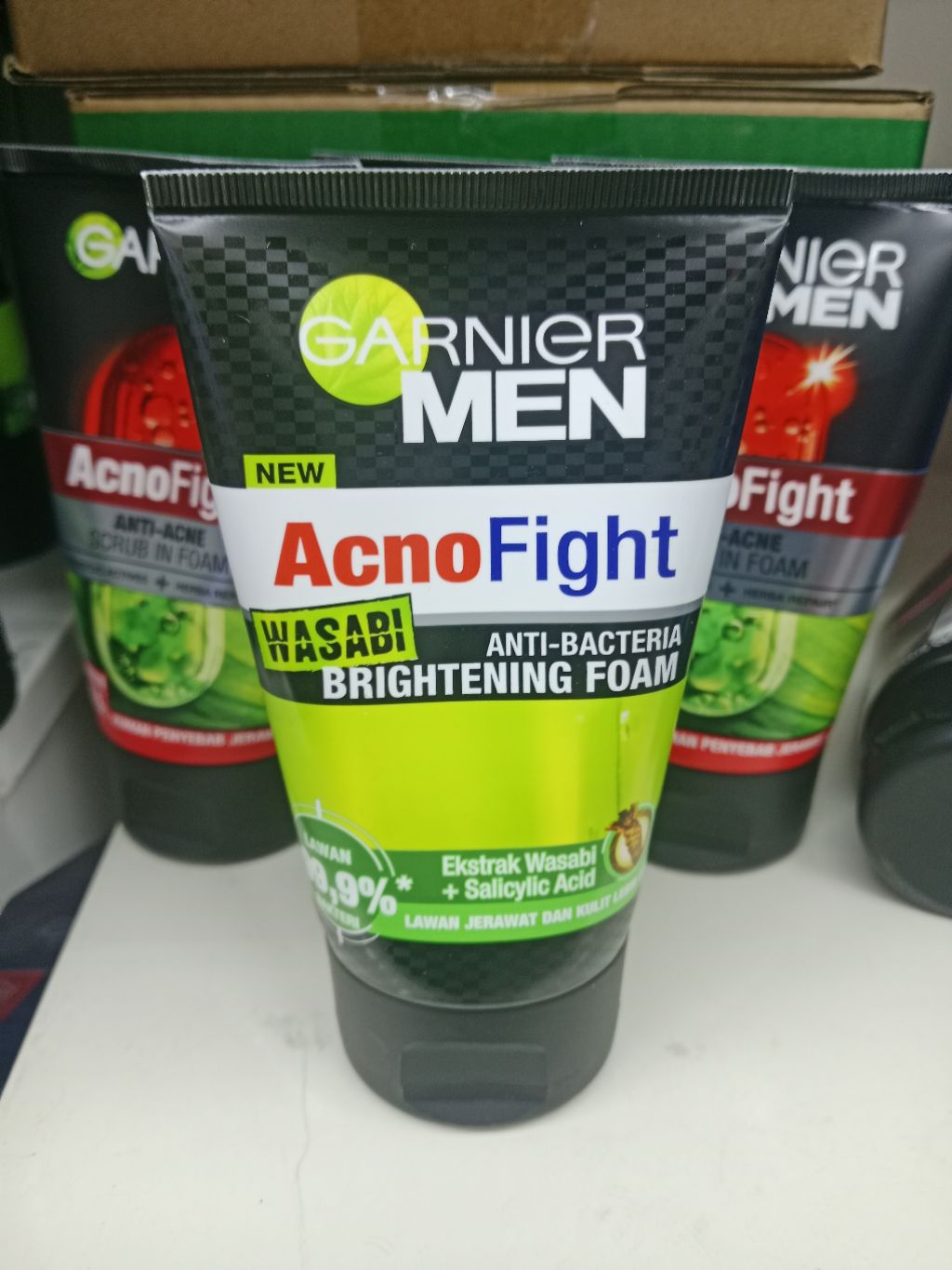 Garnier Men AcnoFight Anti-Acne Scrub In Foam Facial Cleanser 100ml ...