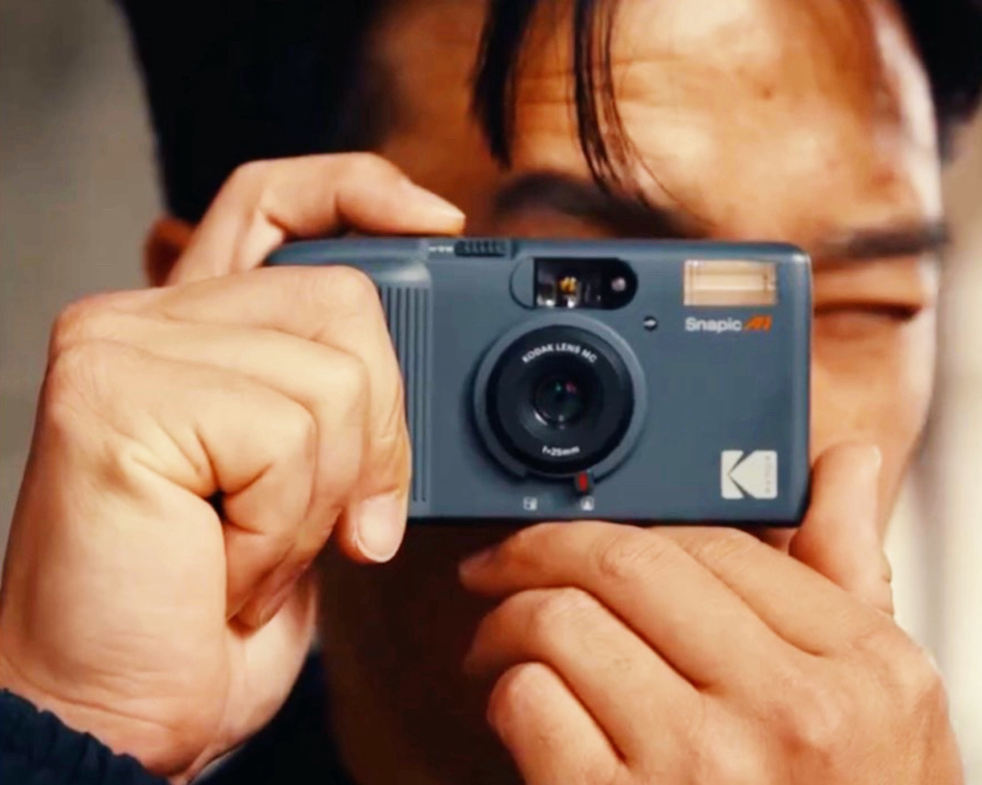 KODAK SNAPIC A1 35mm Film Camera 1 / 100 Shutter Speed In-Camera Double ...