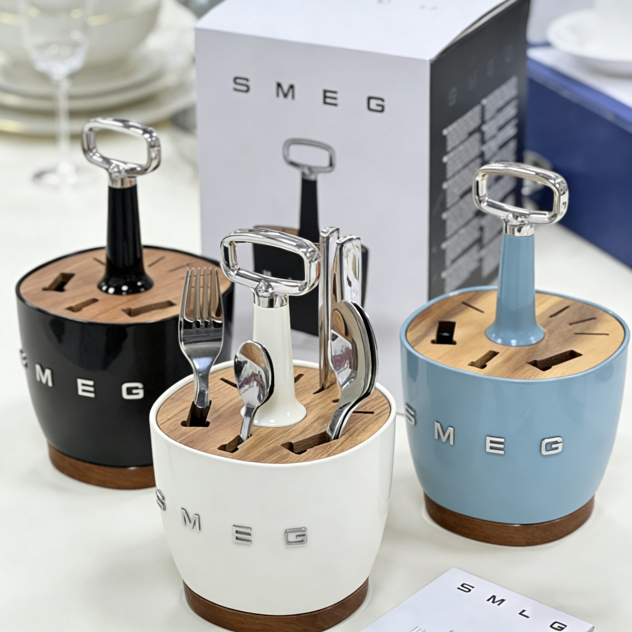SMEG Off-White Stainless Steel Dinnerware Set Retro Style Dinnerware ...