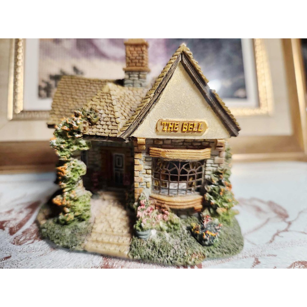 Leonardo Collection " The Bell" Miniature Cottage House England UK ...