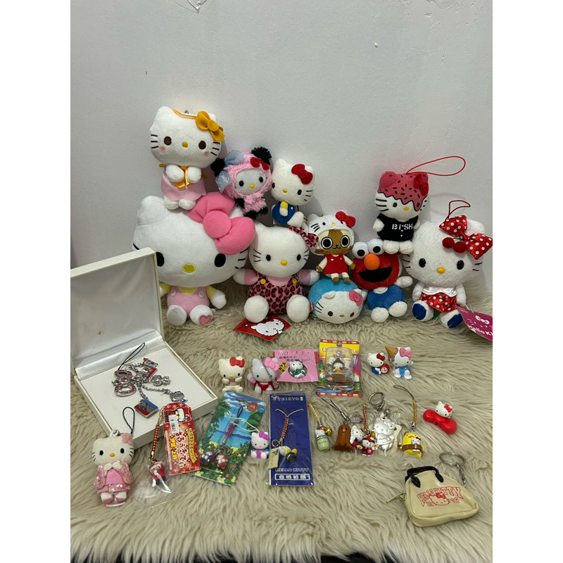 OFFICIAL Hello Kitty Sanrio Vintage and New stuffed toy, keychain lucky ...