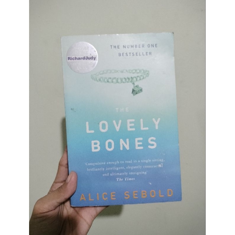 The Lovely Bones by Alice Sebold | Shopee Malaysia