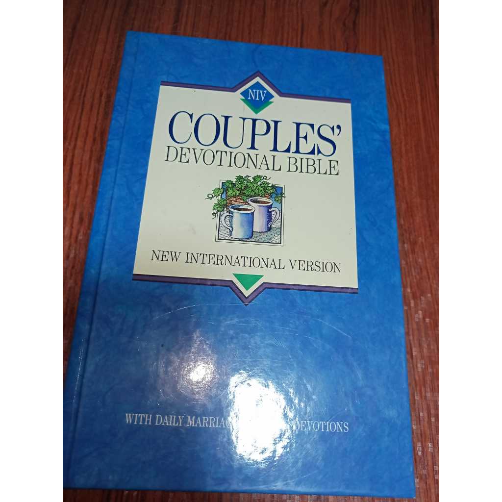 NIV Couples' Devotional Bible HB | Shopee Malaysia