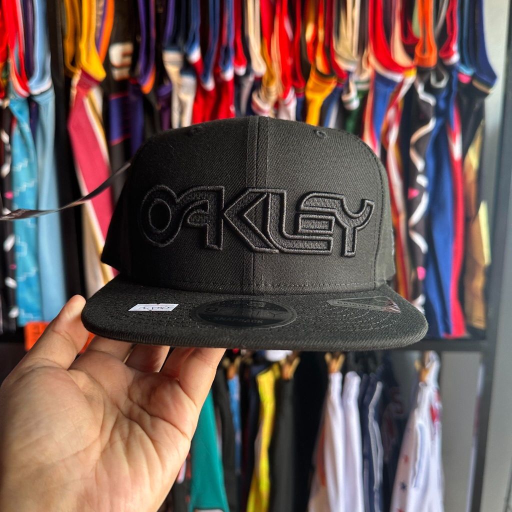 Oakley Cap Limited Edition | Shopee Malaysia