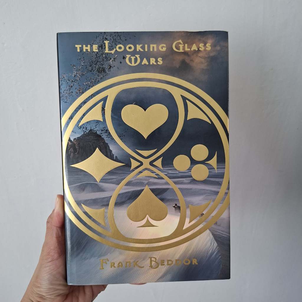 The Looking Glass Wars by Frank Beddor | Shopee Malaysia