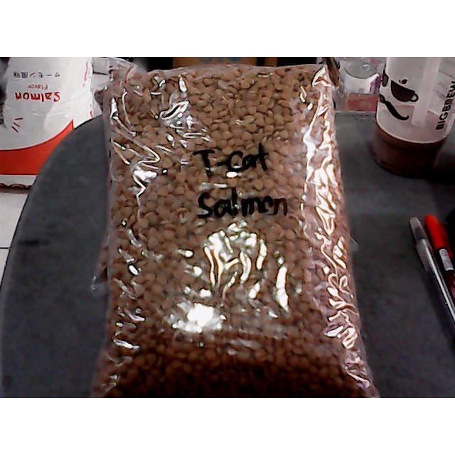 Toei Cat Salmon 1kg (Repacked) | Shopee Malaysia