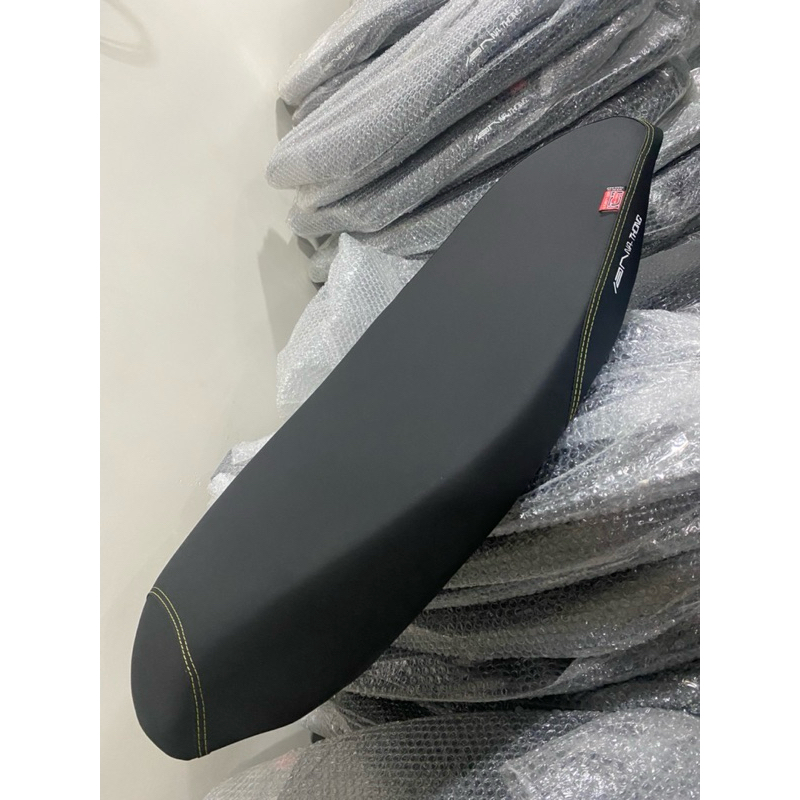 NMAX V2 FLAT SEAT ORIG NATHONG PLAIN YELLOW STITCH YELLOW LOGO | Shopee ...