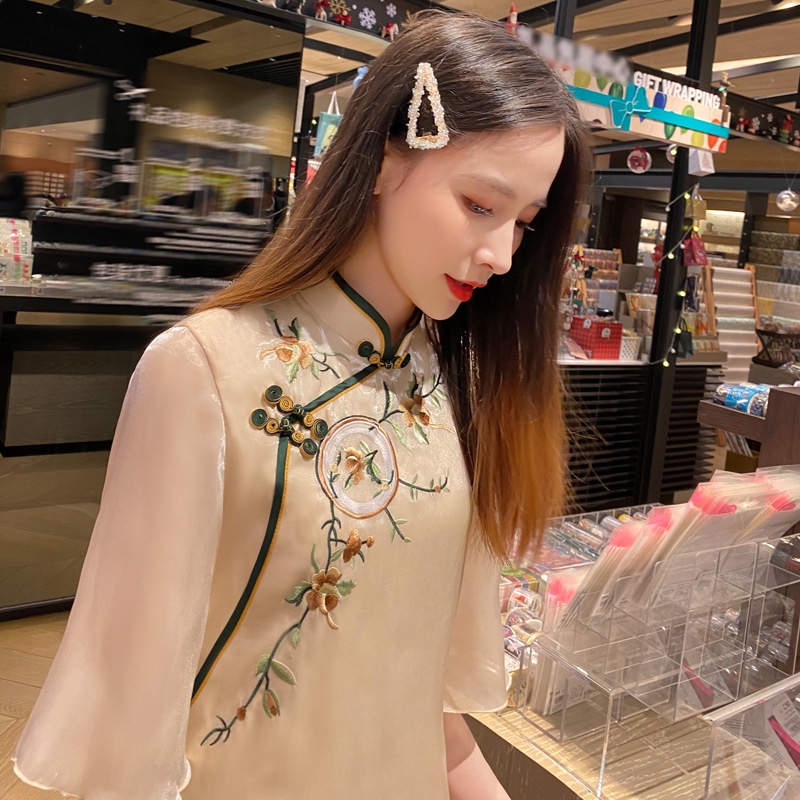Modern cheongsam for women hanfu traditional white silk cheongsam dress ...
