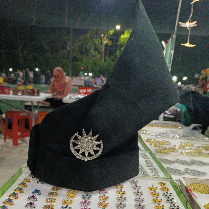 TANJAK MELAYU VIRAL LAKSAMANA TRONG DEWASA BESERTA PIN BULAN BINTANG ...