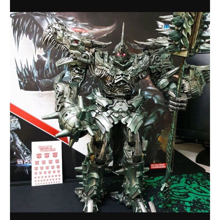 GRIMLOCK OVERSIZE ( 38 CM HEIGHT ) with LED LIGHT EFFECT ( NEW IN BOX ...