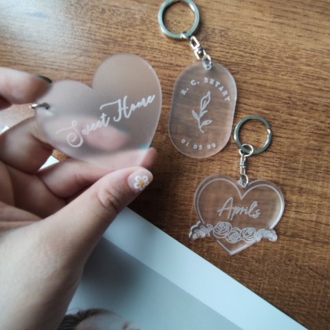 GANTUNGAN Graphic KEYCHAINS / CUSTOM NAME GRAPHIC ACRYLIC KEYCHAINS ...