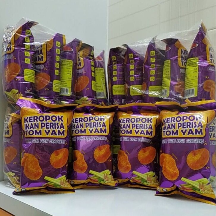 KEROPOK IKAN PERISA TOMYAM CAP MENARA ( 10 PACK X 50g ) | Shopee Malaysia