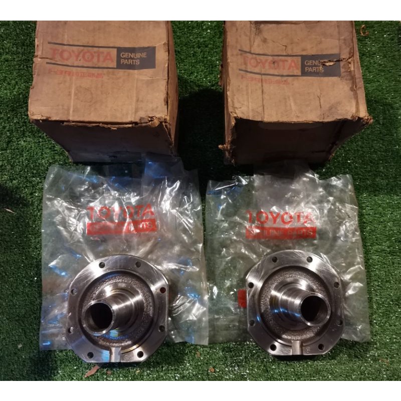 Spindle, steering knuckle. Toyota land cruiser 2F engine BJ40/HJ45 ...