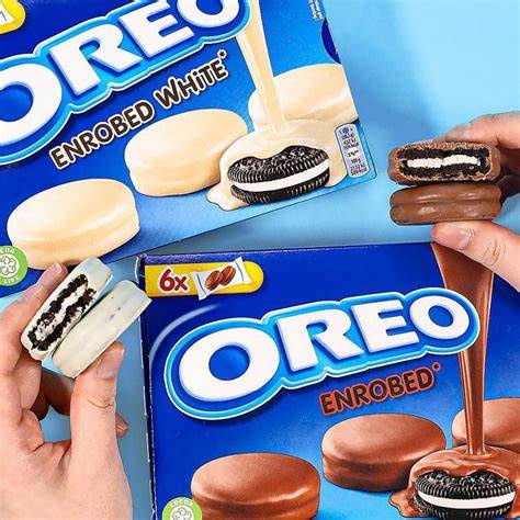 OREO Festive White Chocolate Covered Cookies - Made in Spain 246g ...