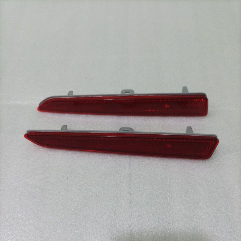 Original Toyota Raize Daihatsu Rocky rear bumper reflector light ...