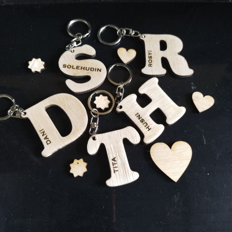 KAYU GANTUNGAN Flaywood wooden letter key chain free to put your name ...