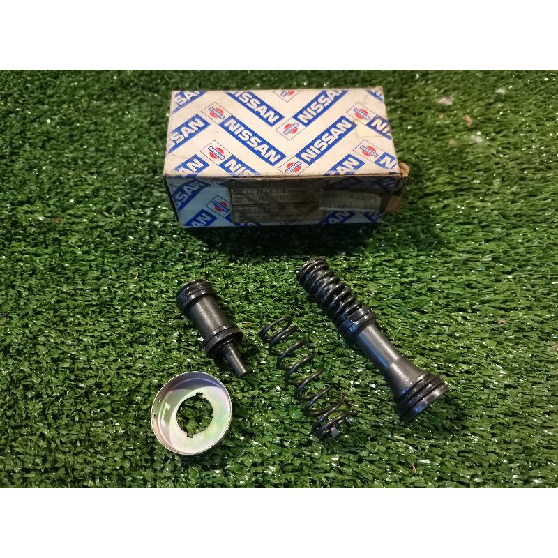 Cylinder kit, brake master. Nissan sunny B11 130y. New genuine parts ...