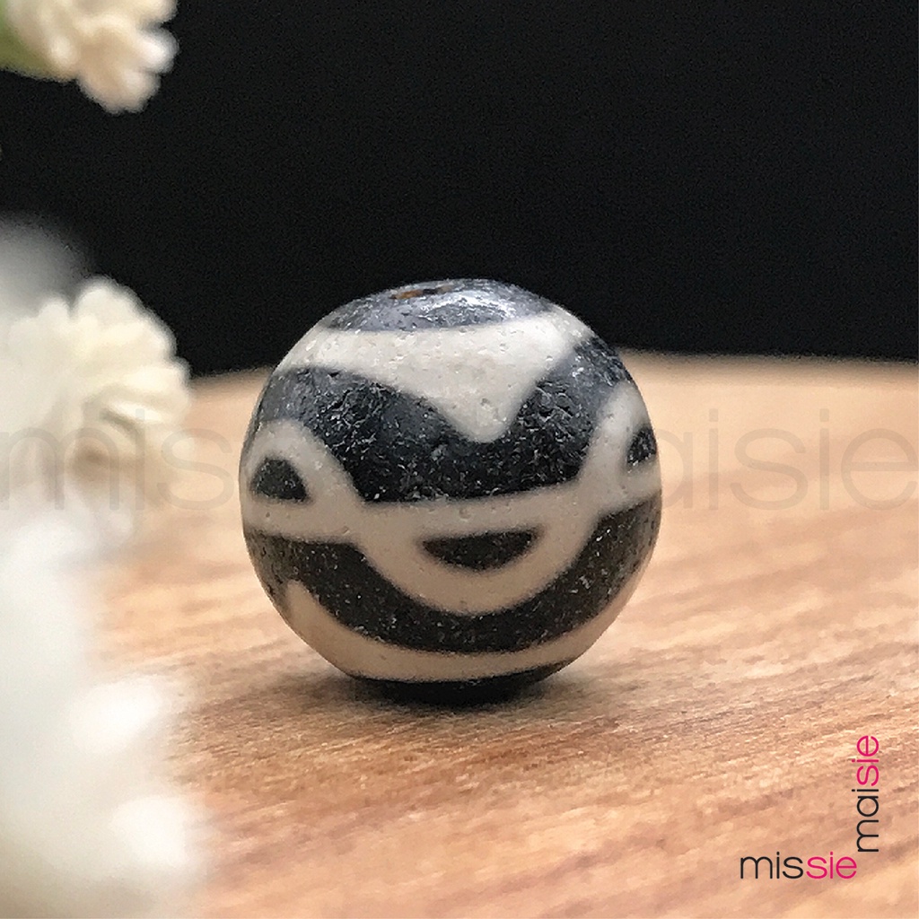 6 Eyed Lotus Tiger Tooth Dzi / 'Da Lok' / 六眼莲花虎牙天珠 / Manik Dzi ~ 👉🏻 ...