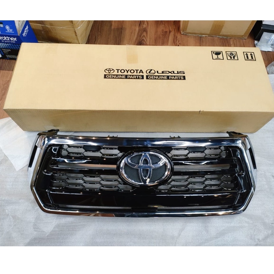 TOYOTA HILUX REVO FACELIFT (2018-2019) FRONT GRILLE / SARONG GRILL ...