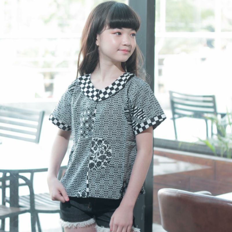 PUTIH HITAM Batik Tops For Girls Batik Laila Black And White Batik ...