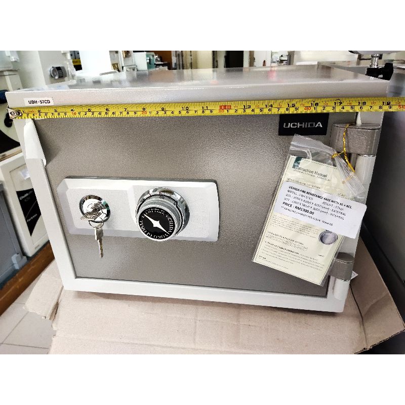 peti besi 57kg Uchida made in Japan safe box Safebox tabung masjid ...