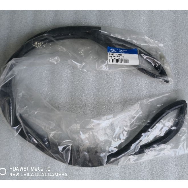 HYUNDAI MATRIX FRONT WINDSHIELD MOULDING 86131-17000 ORIGINAL(NEW ...