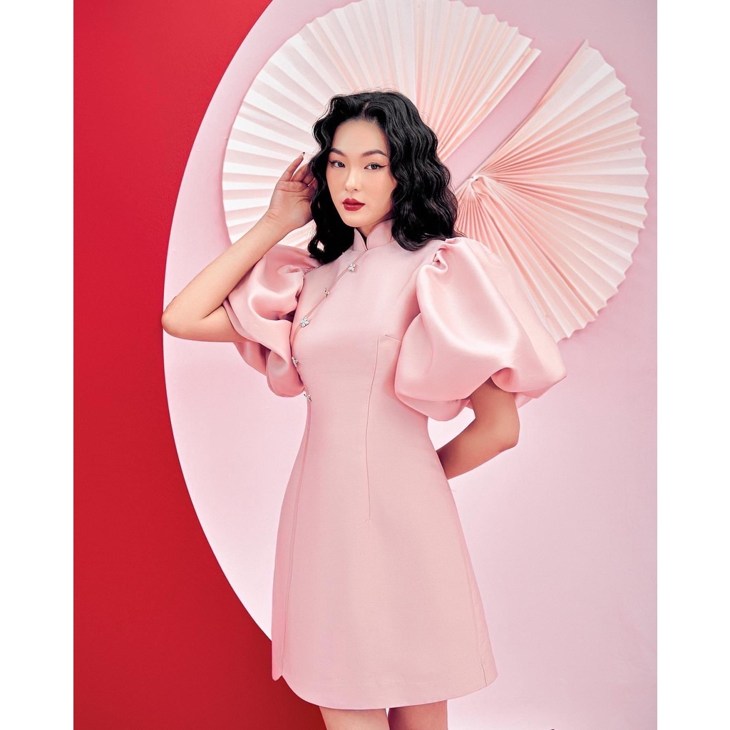 Red and pink dress wearing CNY collar, puffed sleeves, luxurious ...