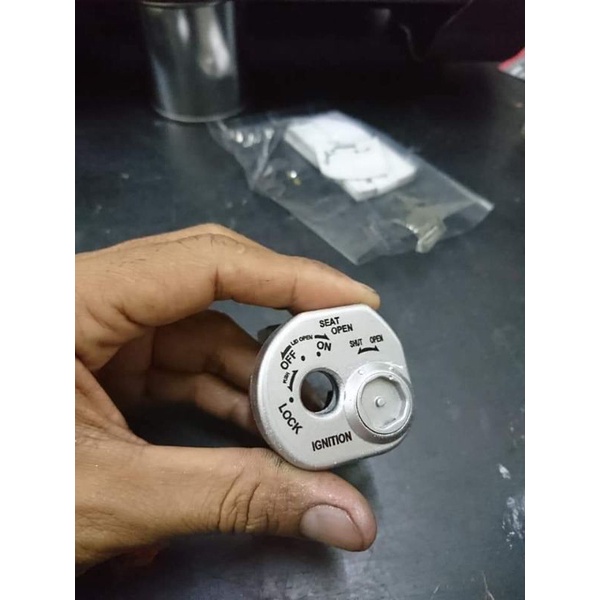 sticker kunci suzuki v100 ce11 ce13 | Shopee Malaysia