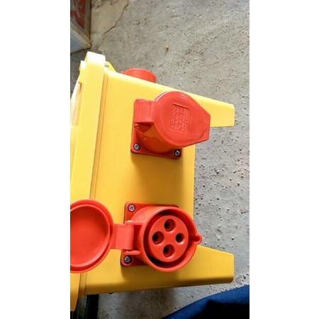 PORTABLE DISTRIBUTION BOX C/W ELCB WITH 4 or 6 INDUSTRIAL SOCKET OUTLET ...