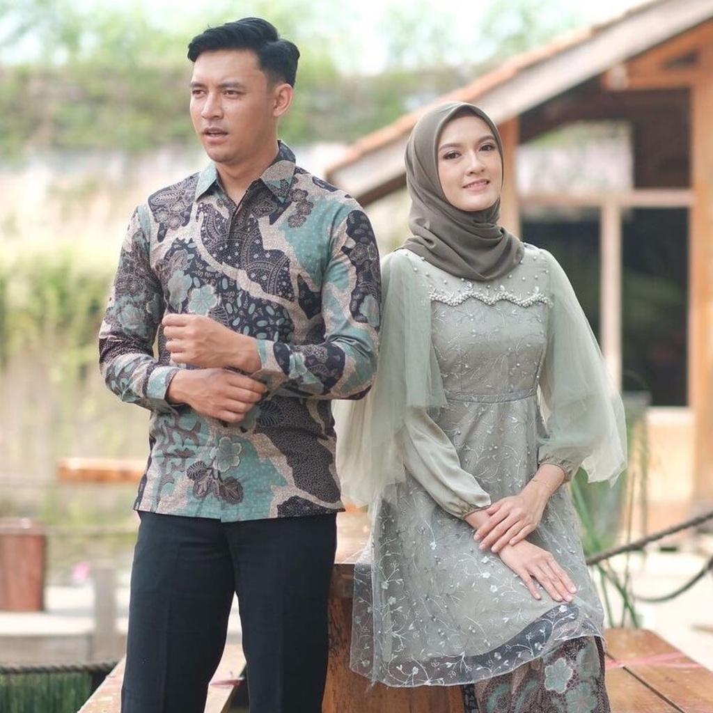 Batik Couple Kebaya Modern Kebaya Graduation Fiance Application For The ...