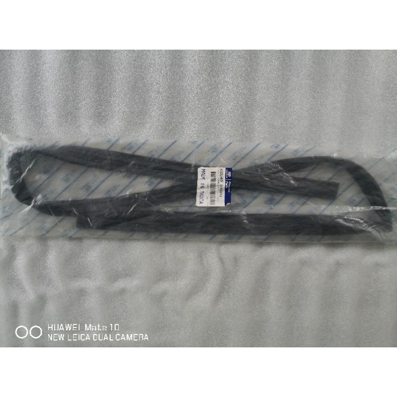 HYUNDAI i10 2008-2012 FRONT DOOR WINDOW GLASS RUN/ RUBBER RIGHT (DRIVER ...