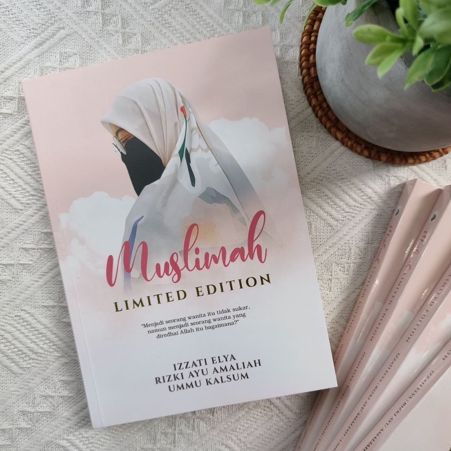 Buku Muslimah Limited Edition : Izzati Elya, Rizki Ayu Amaliah, Ummu ...