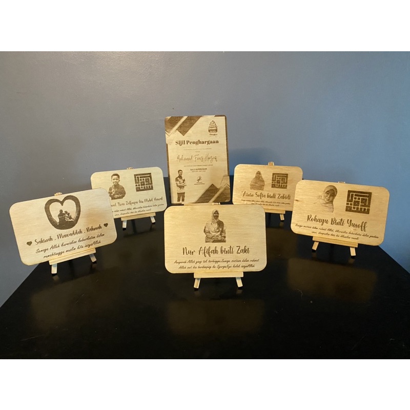 Cenderamata Ukiran Gambar Dan Ucapan Kayu Meja | Wooden Plaque | CUSTOM ...